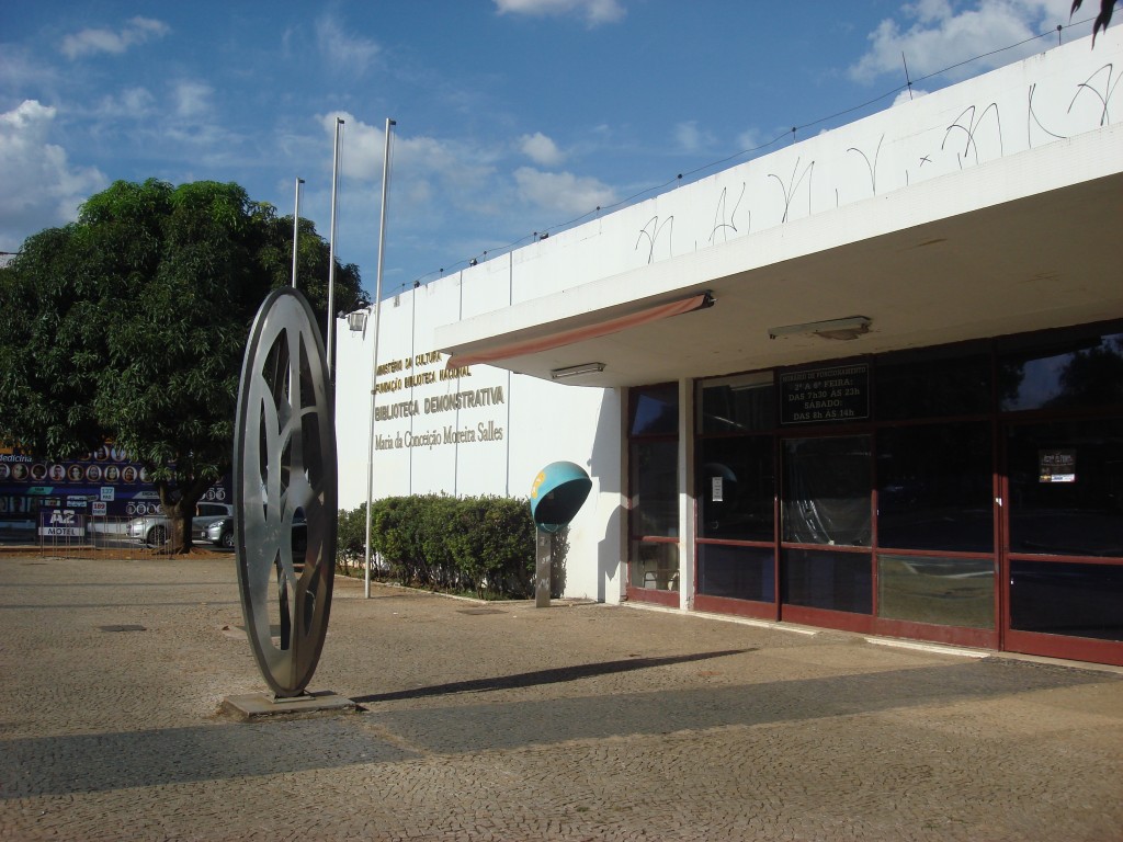 Com 60 mil livros, biblioteca está fechada - Agência de Notícias CEUB