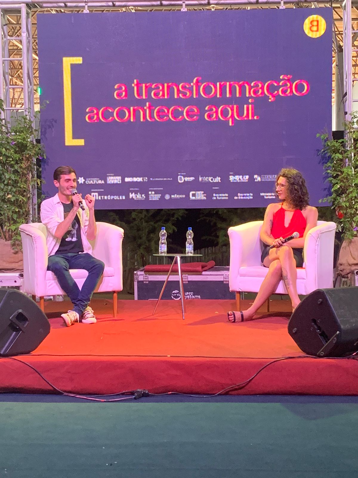 Tiago Valente explica como é a função de um booktoker - Agência de ...