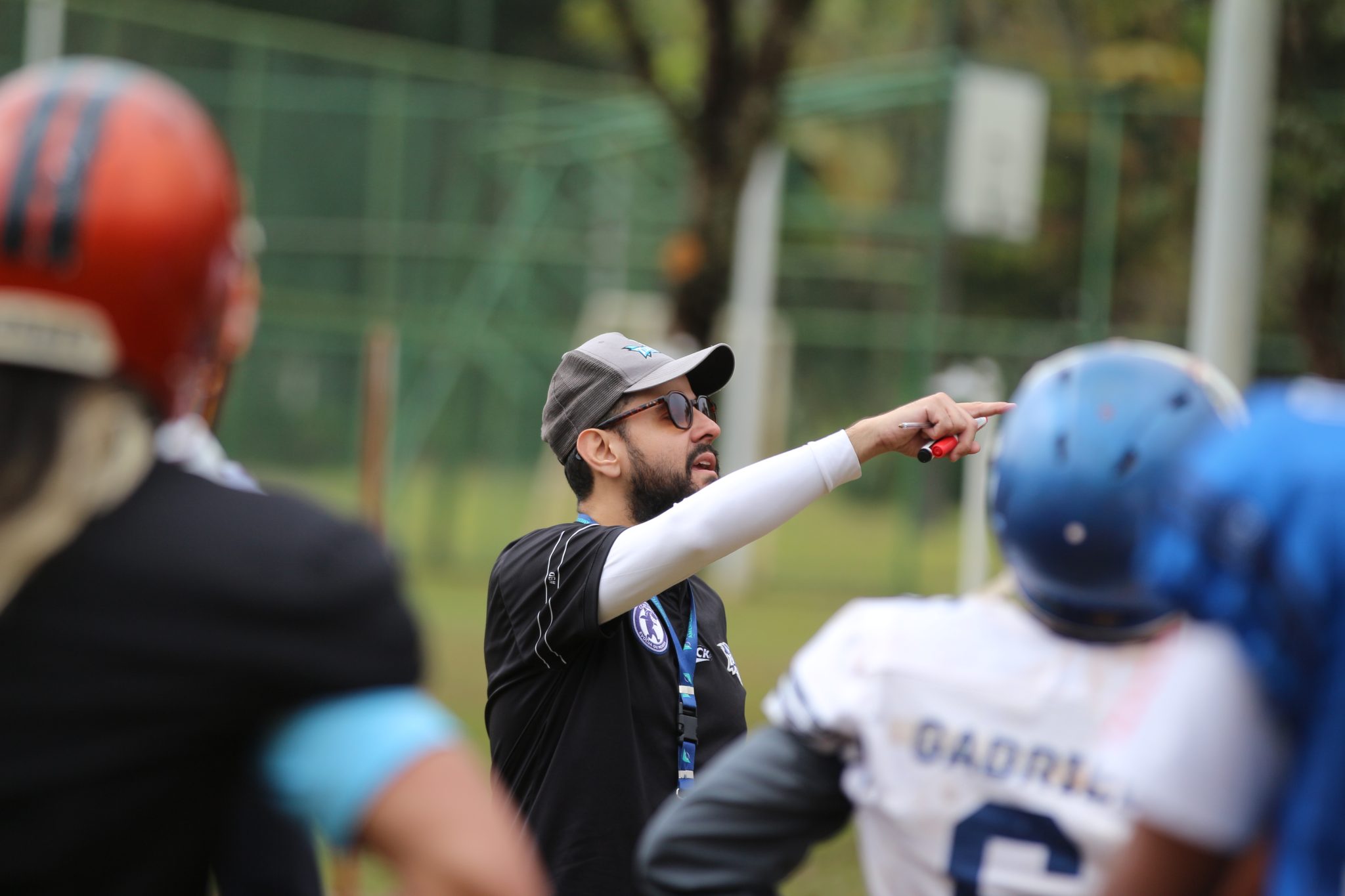 Futebol americano: quem são os Tubarões do Cerrado; assista - Agência ...