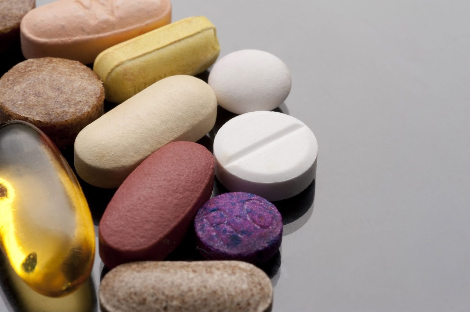 Venda de remédios sem receita é como crime de tráfico de drogas, mas ...