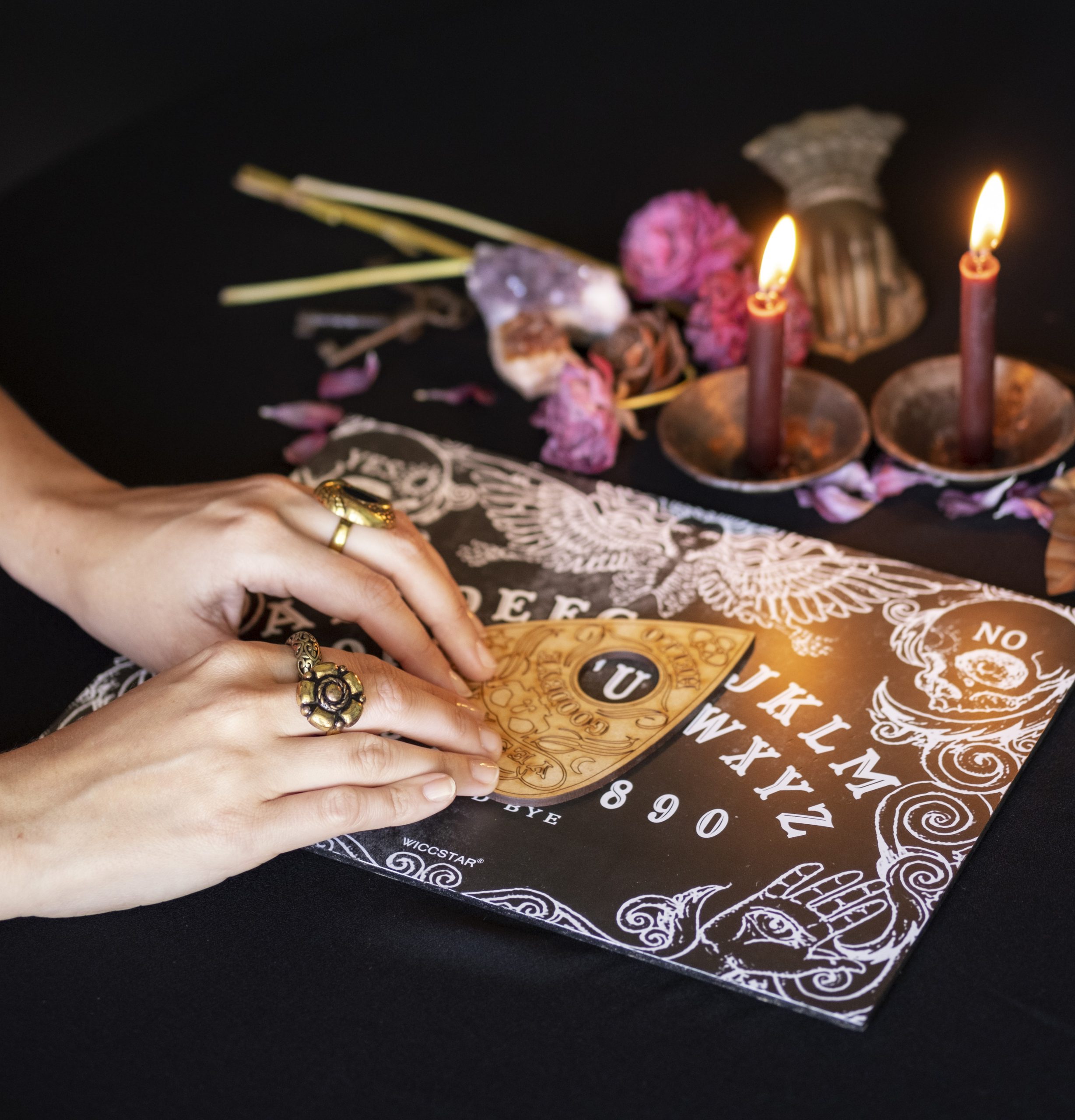 Cartomancia não é crime no Brasil, explica pesquisador - Agência de ...